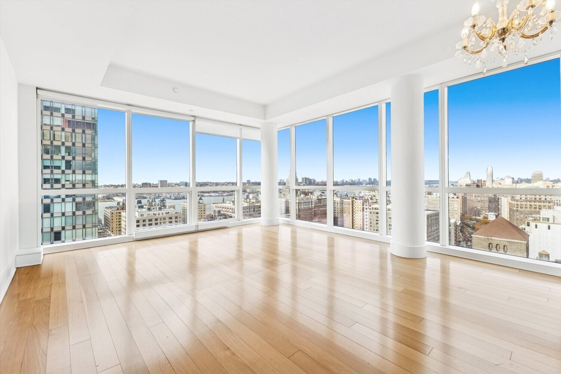 Ariel East, 2628 Broadway, 25 A Upper In New York, New York, Stati ...