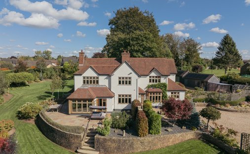 Lujo vista a la montaña casas en venta en Newcastle-under-Lyme ...