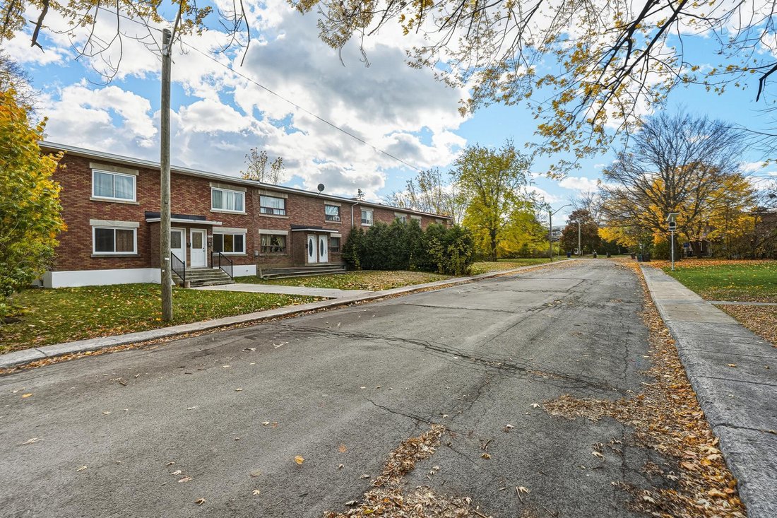 Laval (Chomedey), Québec In Laval, Québec, Kanada Zu Verkaufen (16652761)