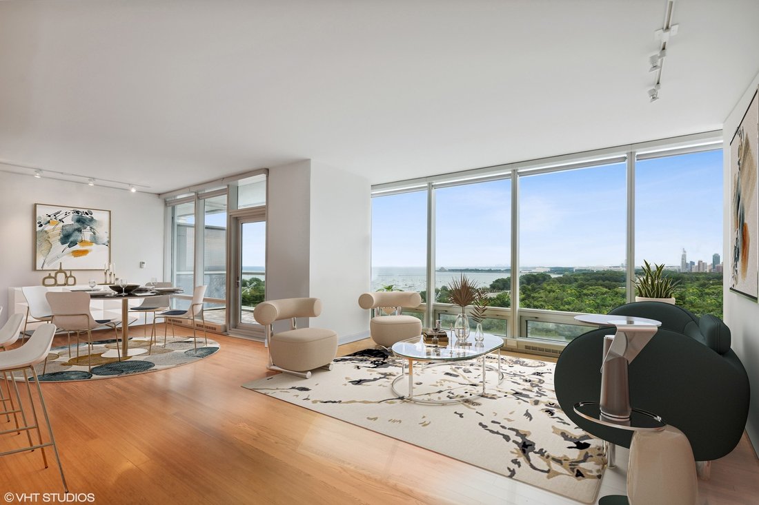 Perfectly Located Residential High Rise In Chicago, Illinois, United ...
