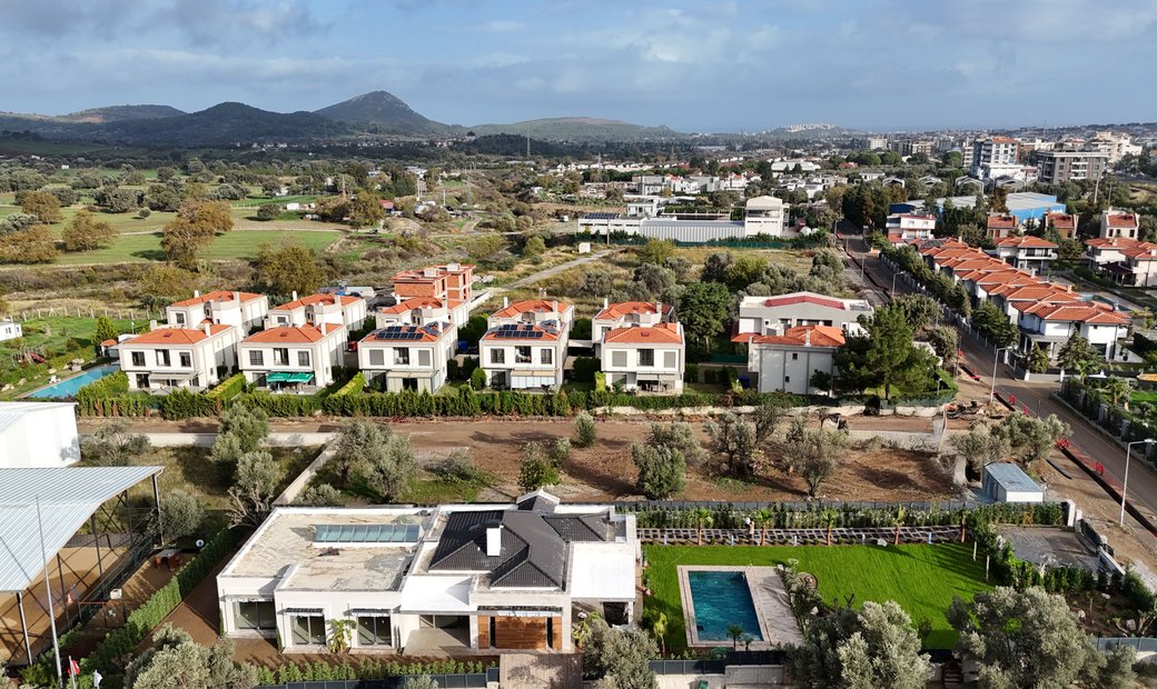 Harika Lokasyon 1558 M2 Bahçe Alanı Tek Katlı Müstakil In Yelki, İzmir ...