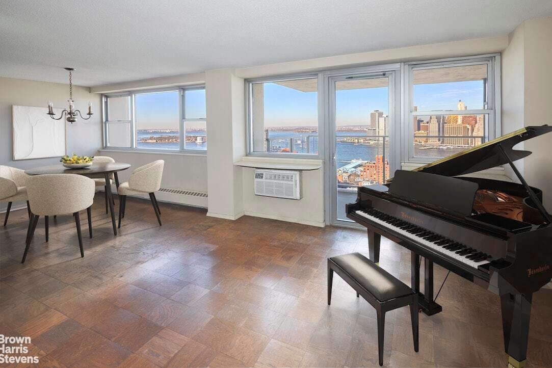 Spacious High Floor Corner Home In New York, New York, United States ...