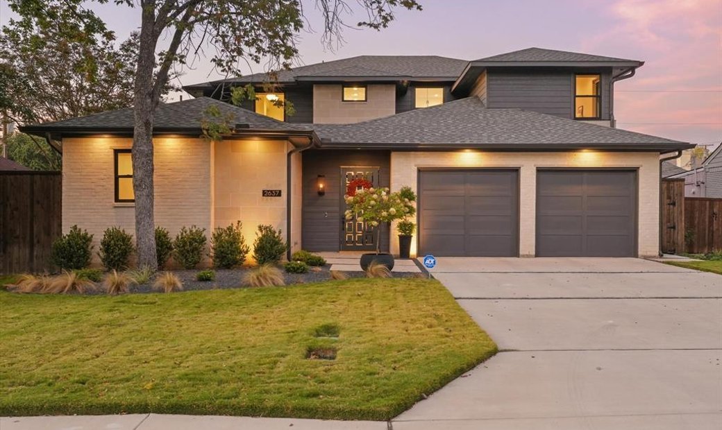 Single Family Residence In Farmers In Farmers Branch, Texas, United ...