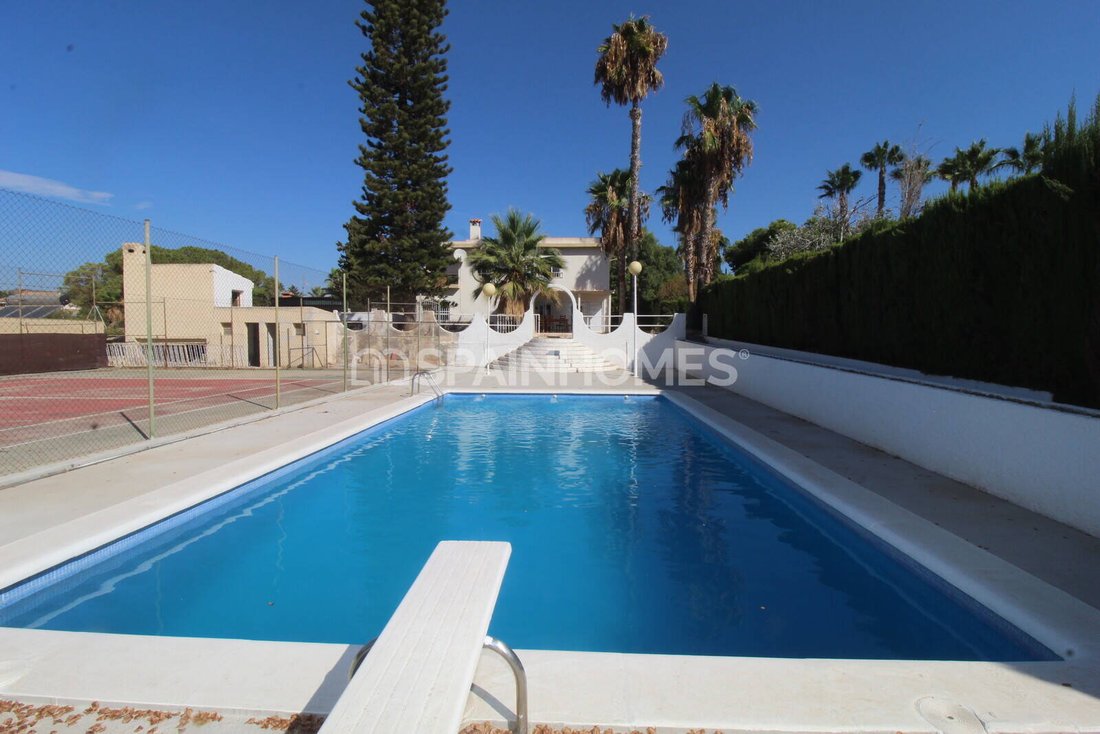 Spanish Style House With Pool In In Elx / Elche, Valencian Community ...