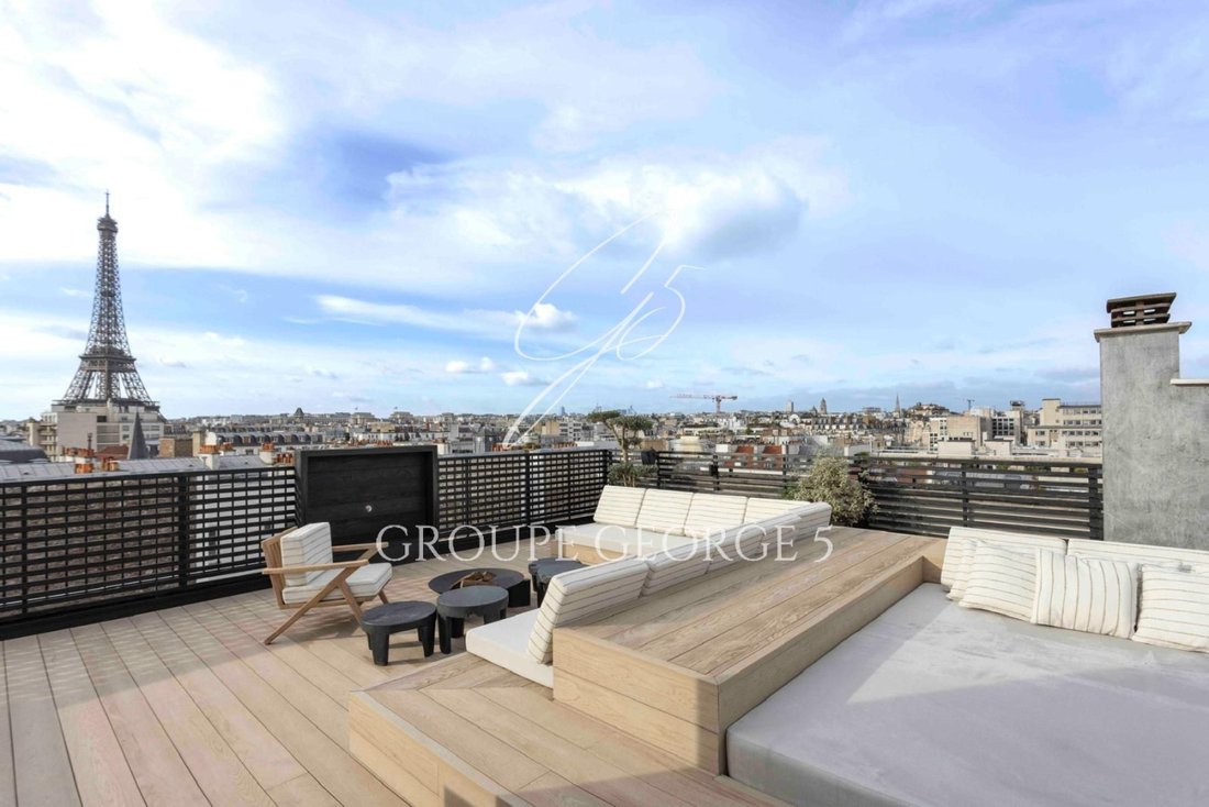 Paris 7th Arrondissement Rue Cler Tour In Paris, île De France, France ...