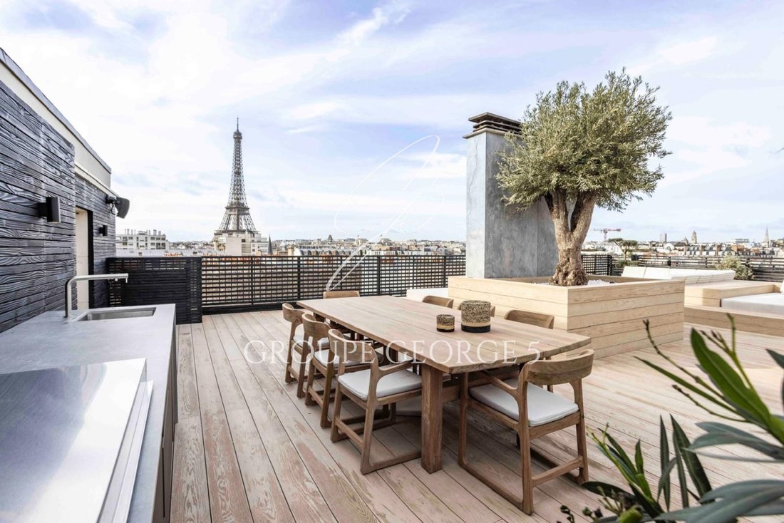 Paris 7th Arrondissement Rue Cler Tour In Paris, île De France, France ...