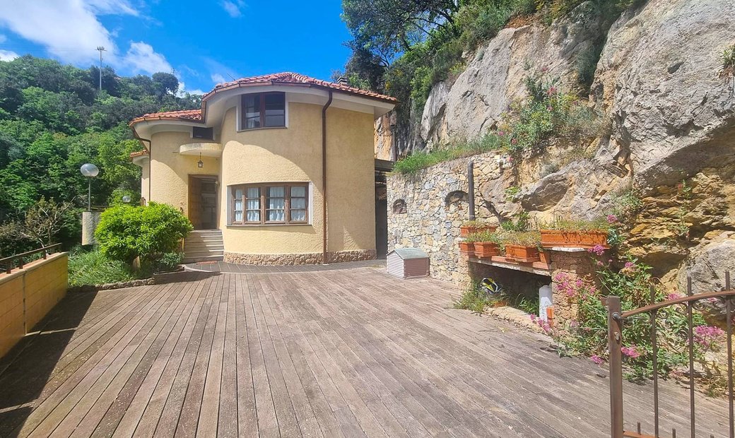 Villa In Vendita A Balestrino In Cascina Valloni, Liguria, Italy For ...