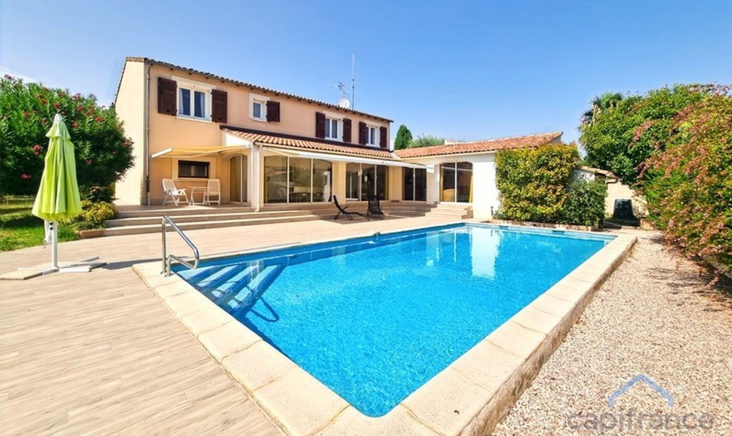 Villa Individuelle De 222 M² 8 Pièces Avec Dans Castries, Occitanie ...