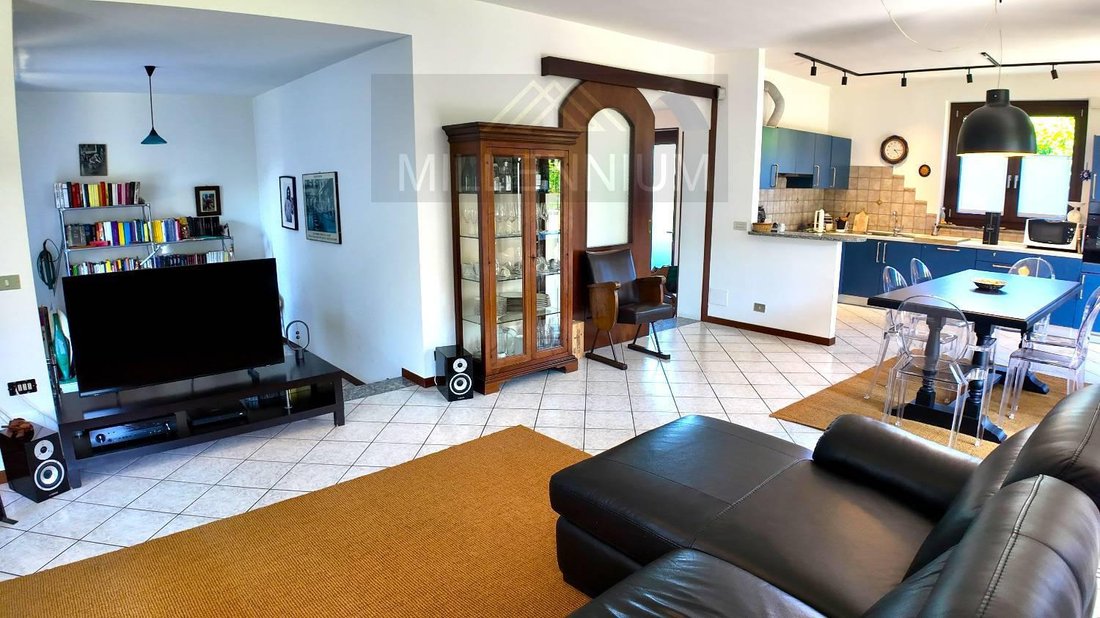 Villa Ou Villa Via Monte Rosa Dans Dormelletto, Piémont, Italie à ...