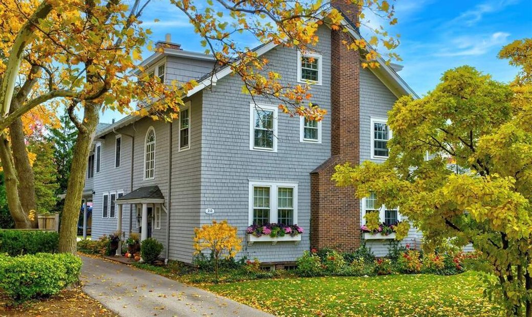 Timeless Coastal Elegance With Modern In Winnetka, Illinois, United ...