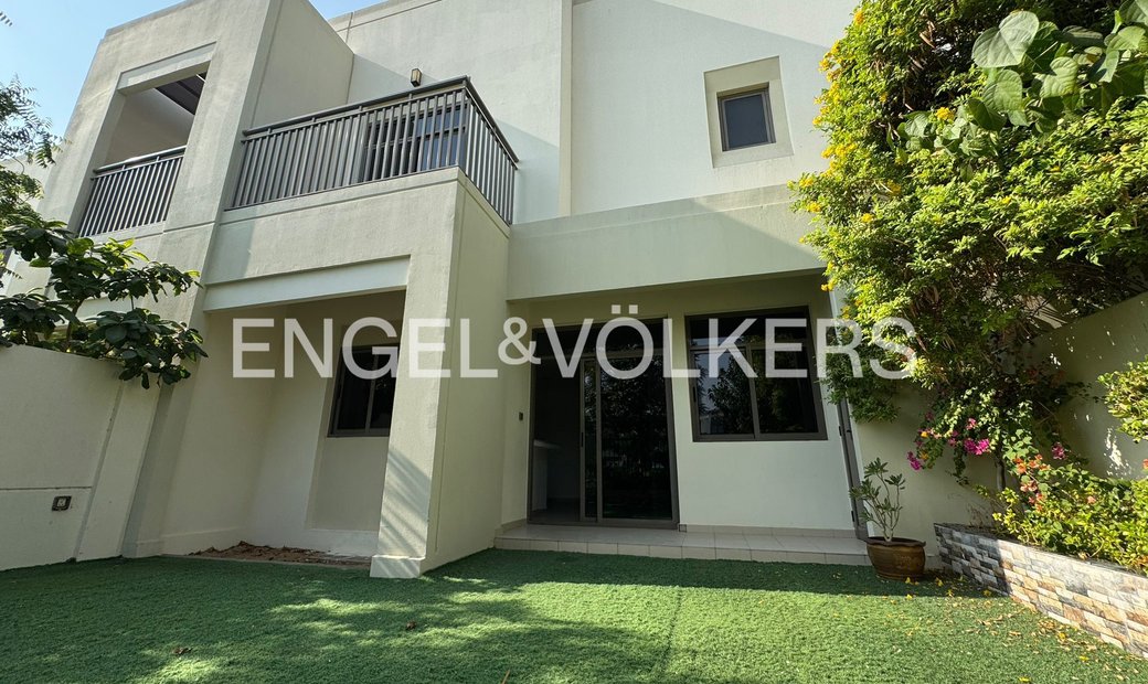 Vacant | Single Row Townhouse | En Dubái, Dubái, Emiratos árabes Unidos ...