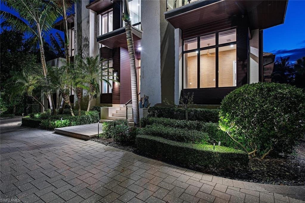 Beach Block Luxury With Timeless In Naples, Florida, United States For ...