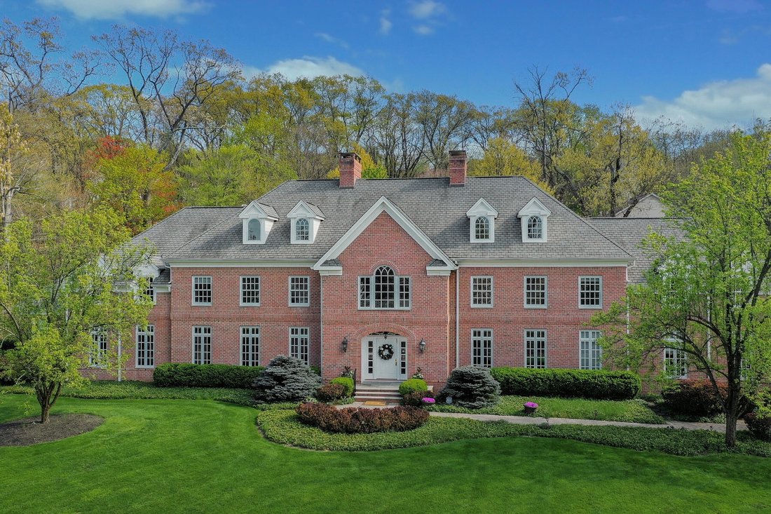 Custom Colonial Features Timeless En Bridgewater, Nueva Jersey, Estados ...