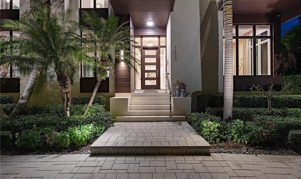 Beach Block Luxury With Timeless In Naples, Florida, United States For ...
