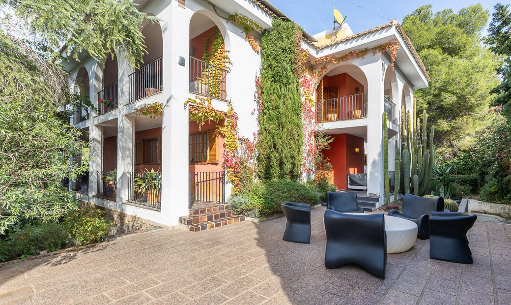 Exclusive Luxury House With Lake And In Chiva, Valencian Community ...