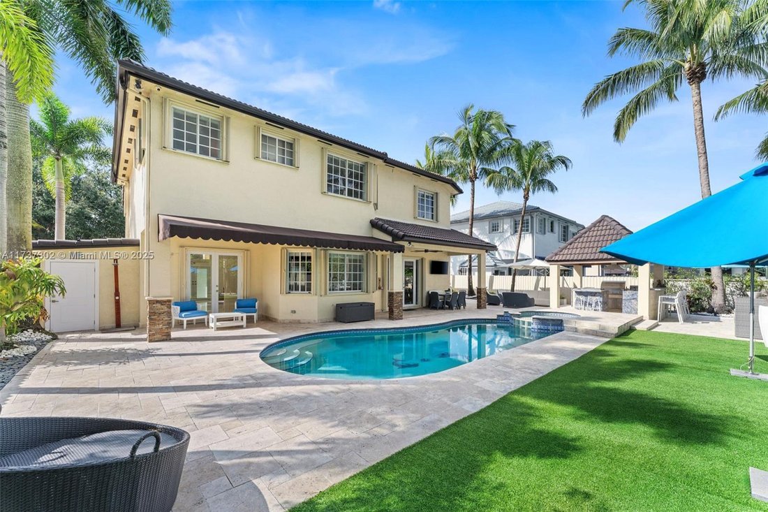 Single Family Residence In Miami Lakes In Hialeah, Florida, United ...