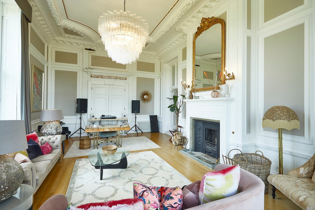 Stunning English Country Mansion On Private En Bayham Abbey, United ...