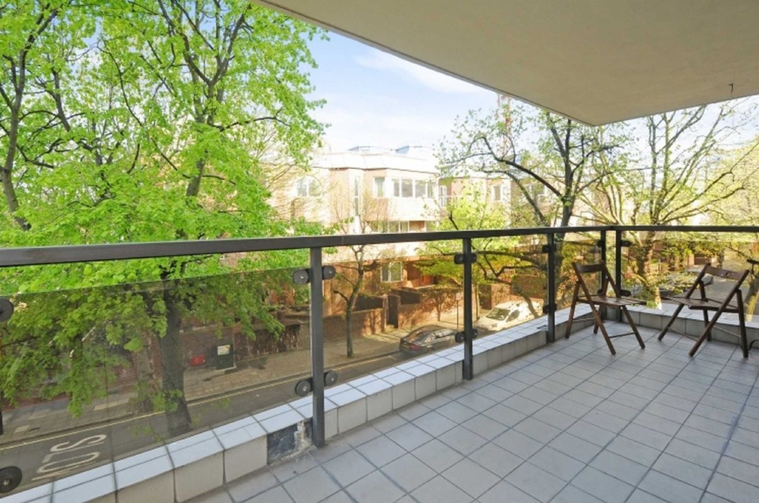 Prince Regent Court, Avenue Road, Nw8 In London, England, United ...