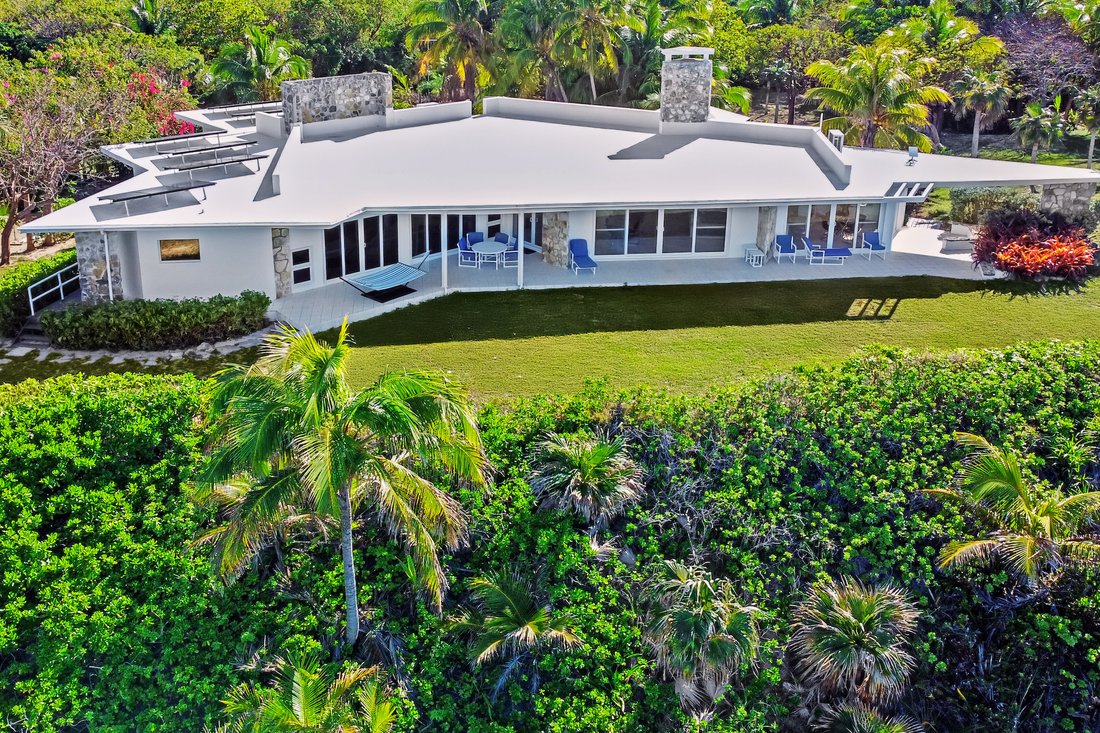 Trident Estate Poponi Dans North Palmetto Point, Central Eleuthera ...
