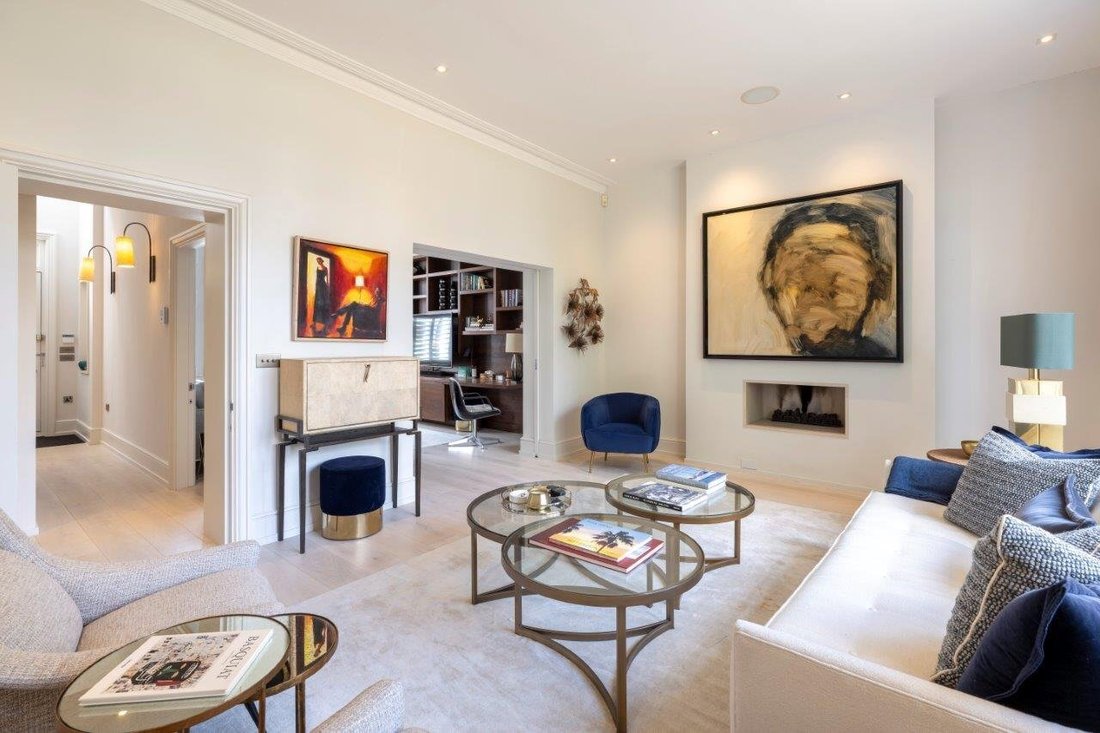 Alma Square, St Johns Wood, London, Nw8 9 Py In London, United Kingdom ...