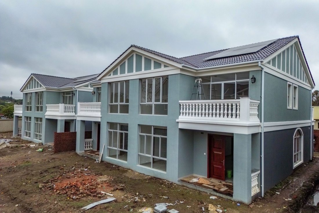 18 Unit 4 Bedroom Duplex Townhouse Complex In In Strathaven, Zimbabwe ...