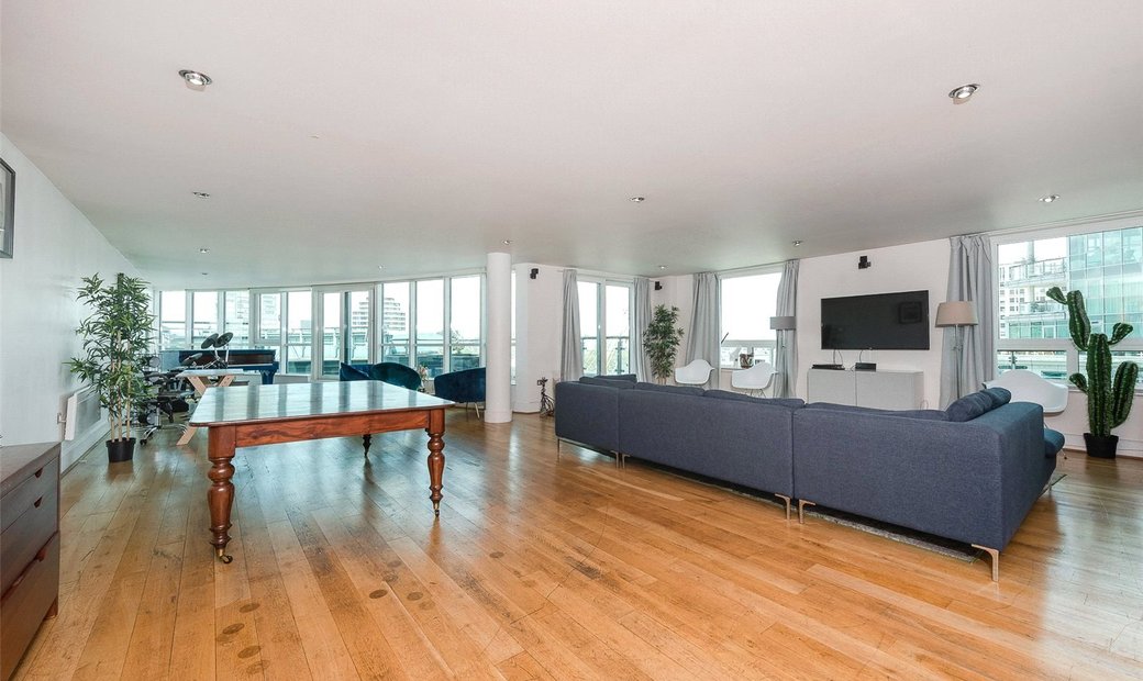 Drake House, St George Wharf, Vauxhall, Sw8 In London, England, United ...