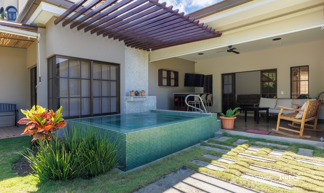 21212 House With 3 Bedrooms, Office, Integrated In Ciudad Colón, Costa ...
