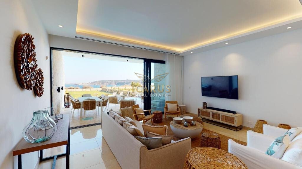 Une Villa Rare En Première Ligne Dans Paralímni, District De Famagouste ...