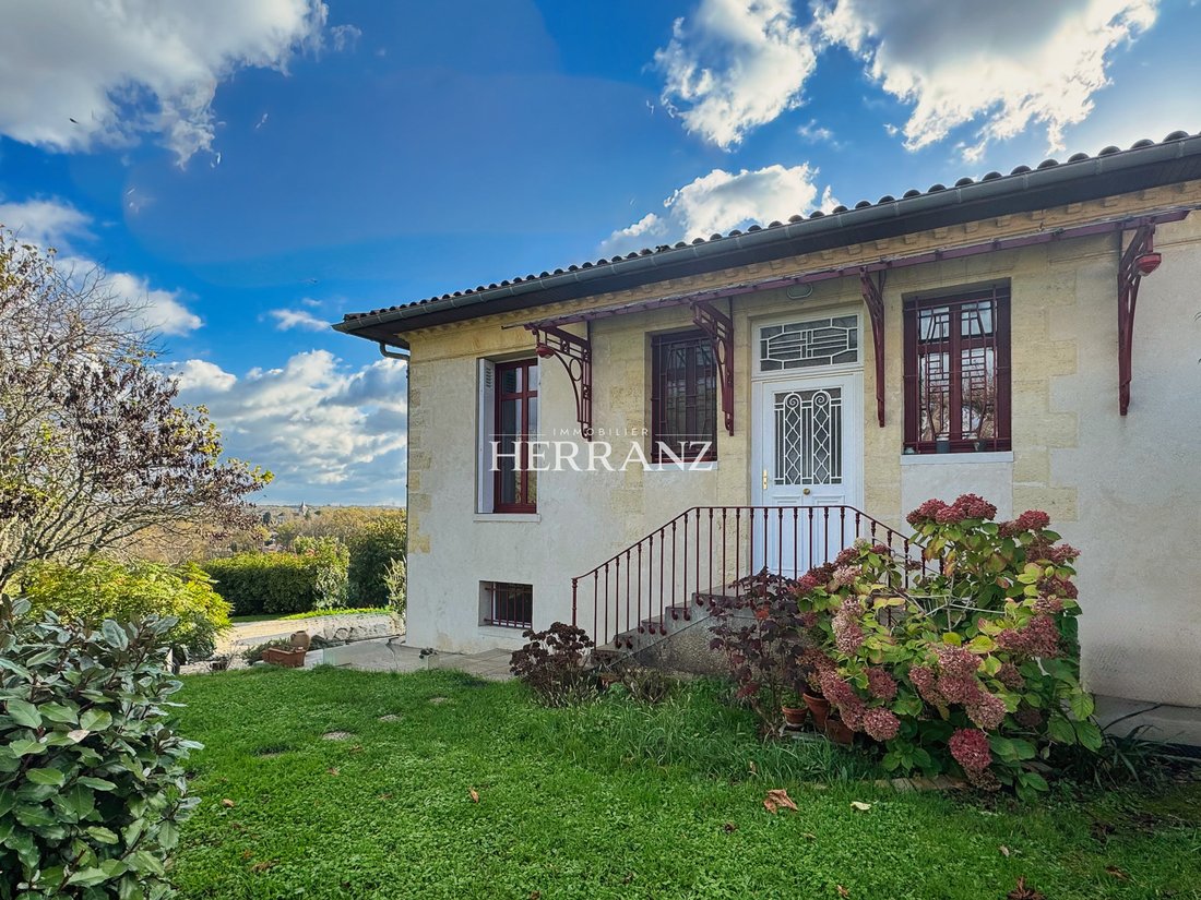 Elegant Bourgeois Residence With En Pompignac, Nueva Aquitania, Francia ...