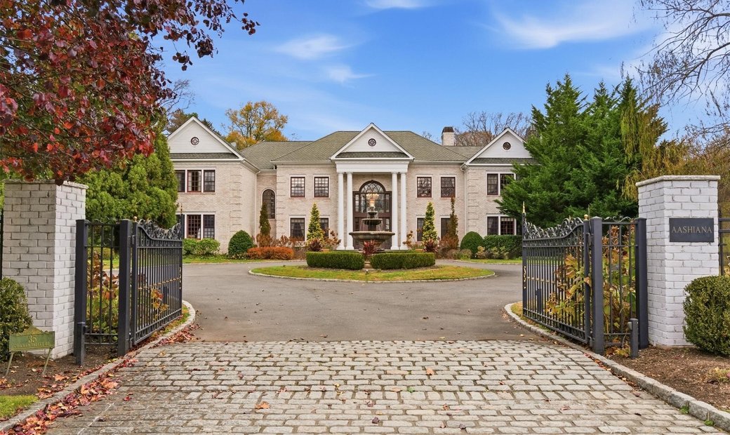 Exquisite Colonial Estate With In Old Brookville, New York, United ...