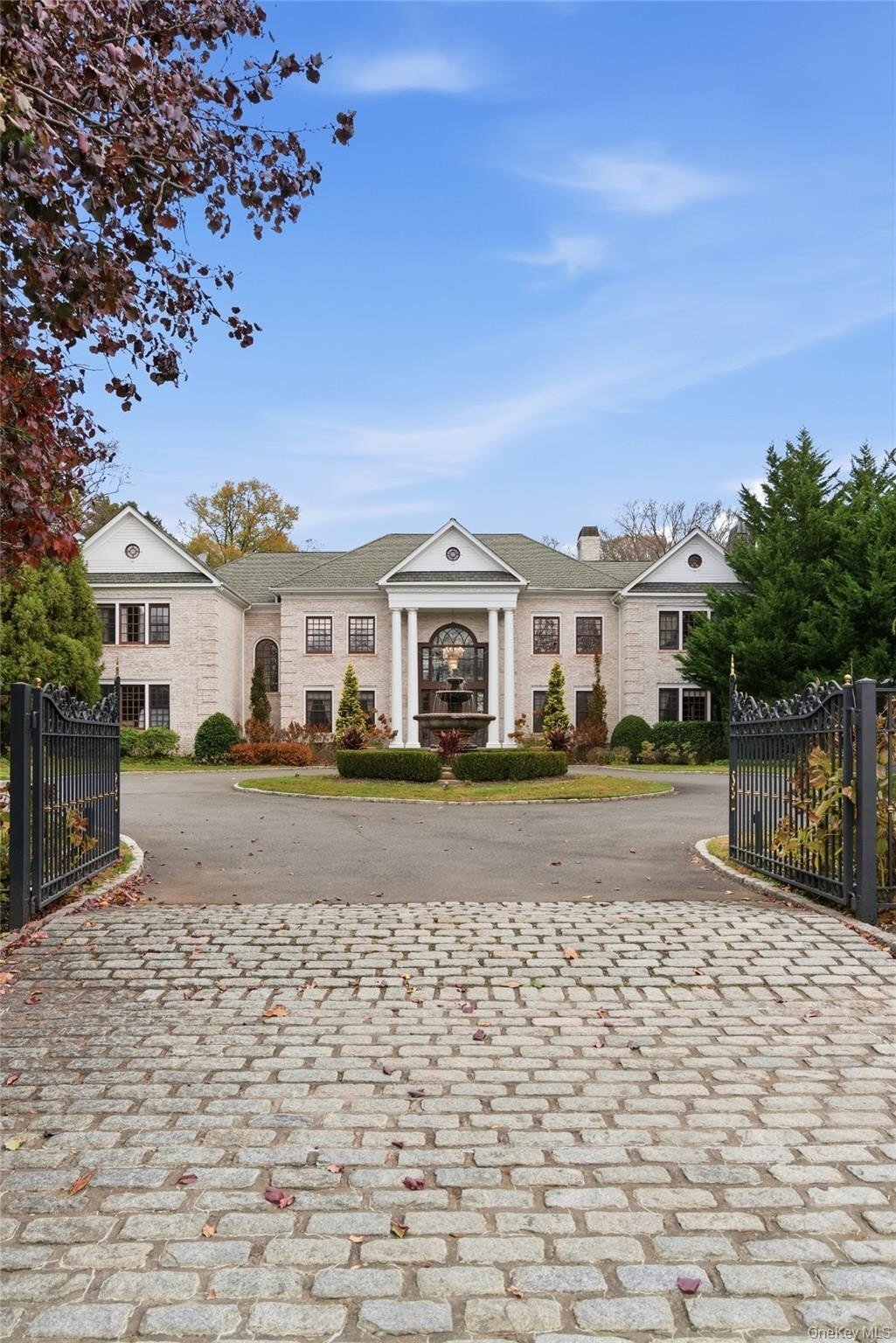 Exquisite Colonial Estate With In Old Brookville, New York, United ...