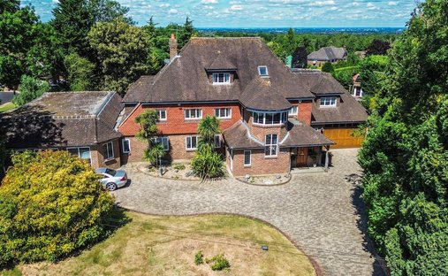 Luxury houses with pool for sale in Cheam, Ewell, England, United ...