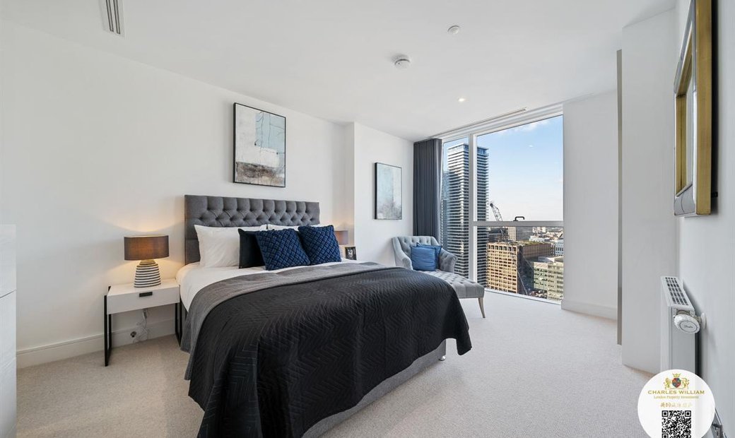 Flat , Maine Tower, Harbour Way, London In London, England, United ...