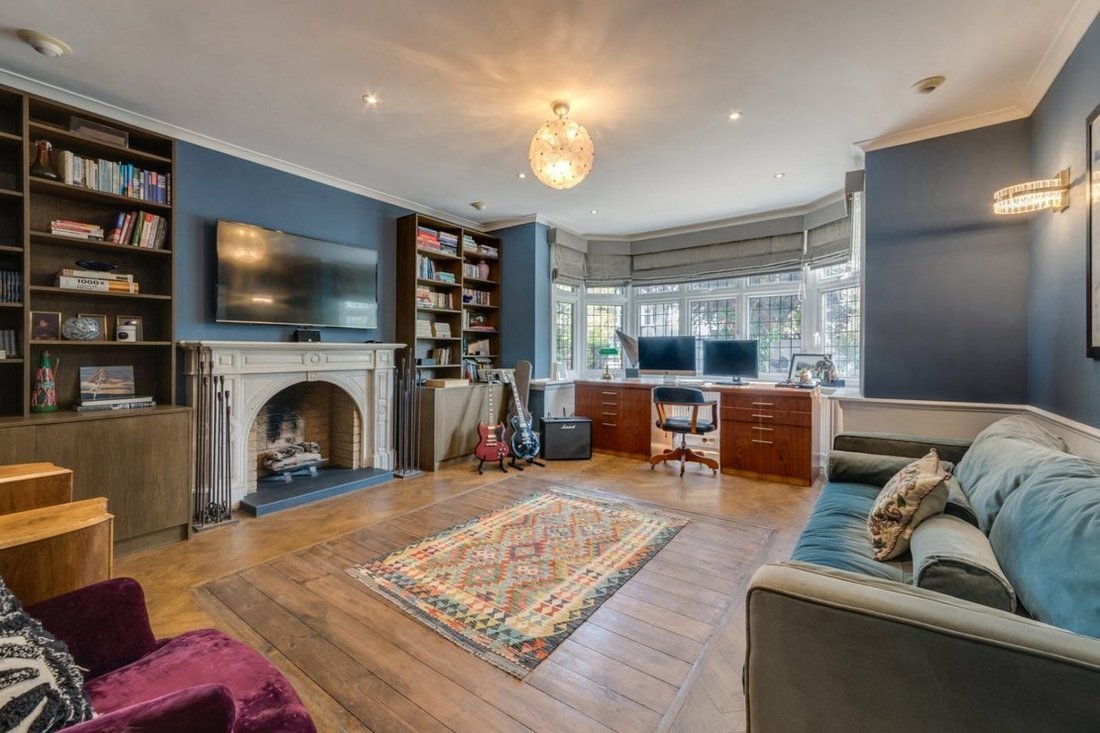 6 Bedroom House For Sale In Alverstone Road, In London, England, United ...