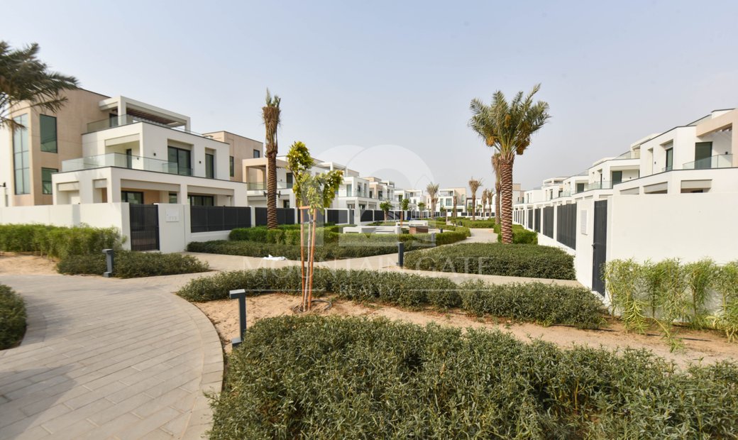 Premium Villa On Large Plot | En Dubái, Dubái, Emiratos árabes Unidos ...