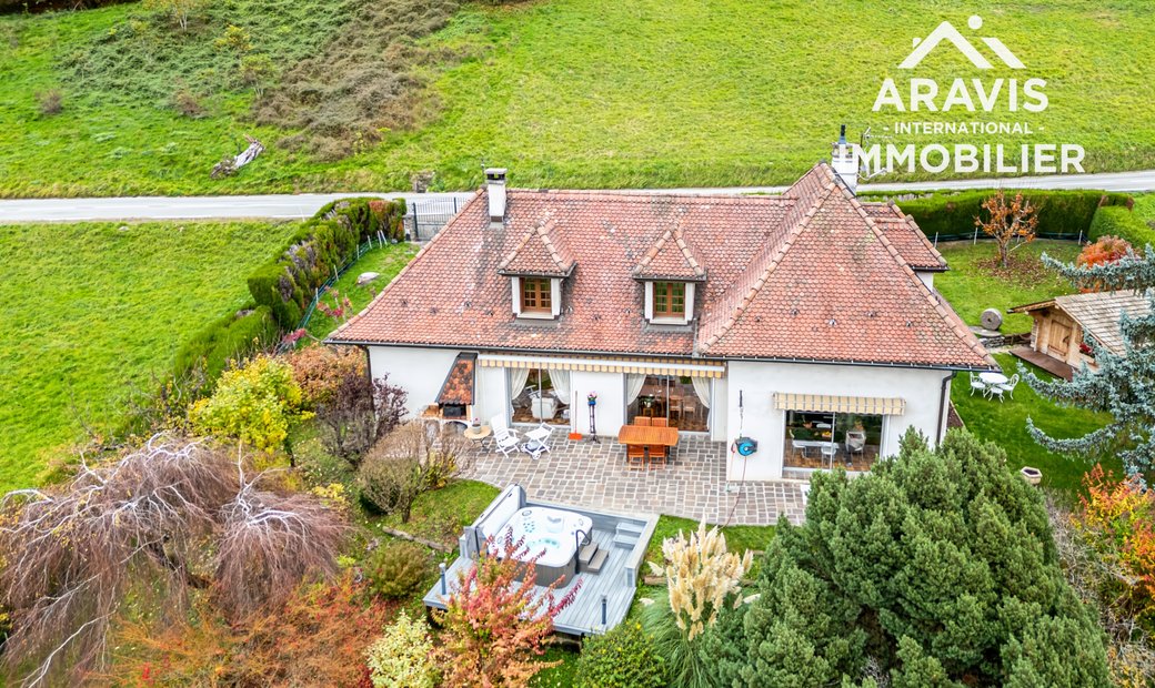 Bourgeois House On The Heights Of En Ugine, Auvernia Ródano Alpes ...