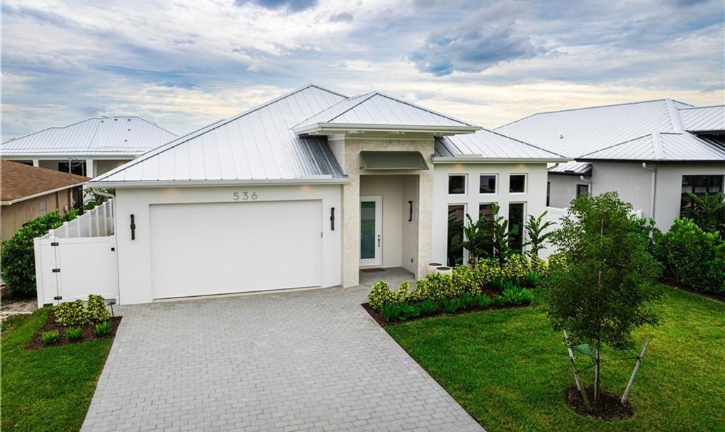 Designed & Curated With Coastal Flair En Naples, Florida, Estados ...