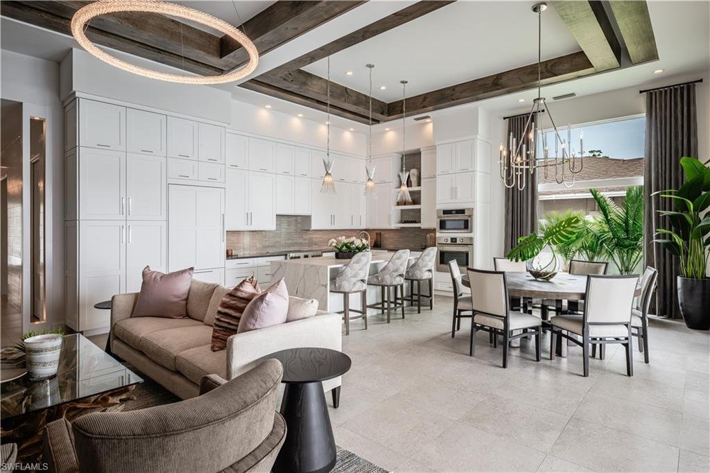Designed & Curated With Coastal Flair En Naples, Florida, Estados ...