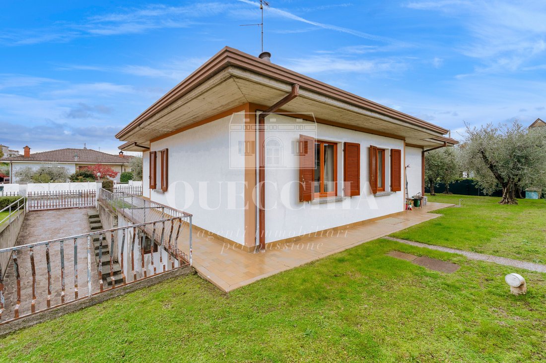 Independent, Single – Puegnago Sul Garda In Raffa, Lombardy, Italy For ...