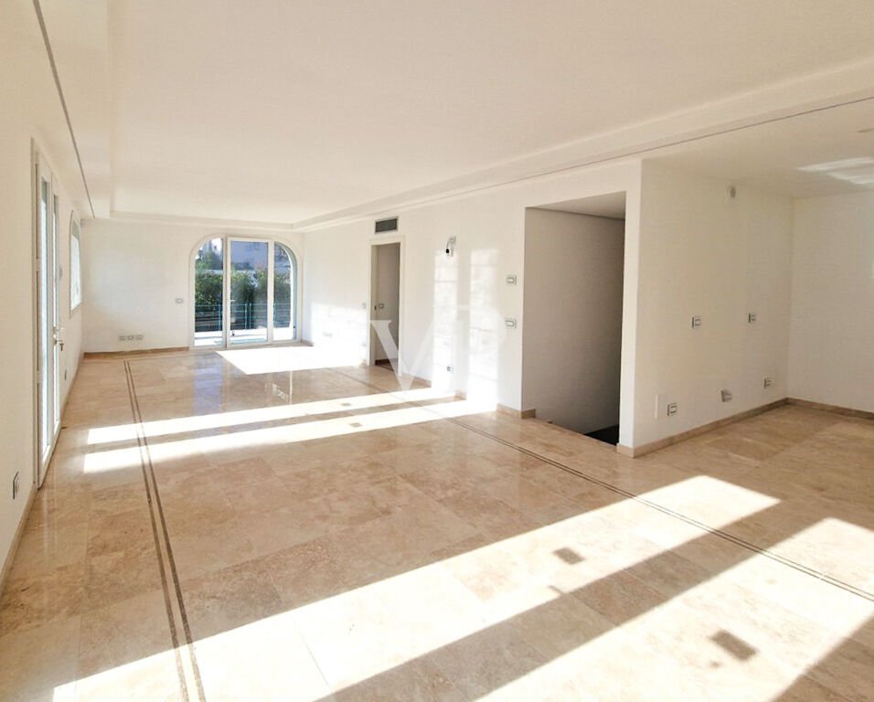 Appartamento Di Prestigio Con Ampio Giardino In Viareggio, Tuscany ...