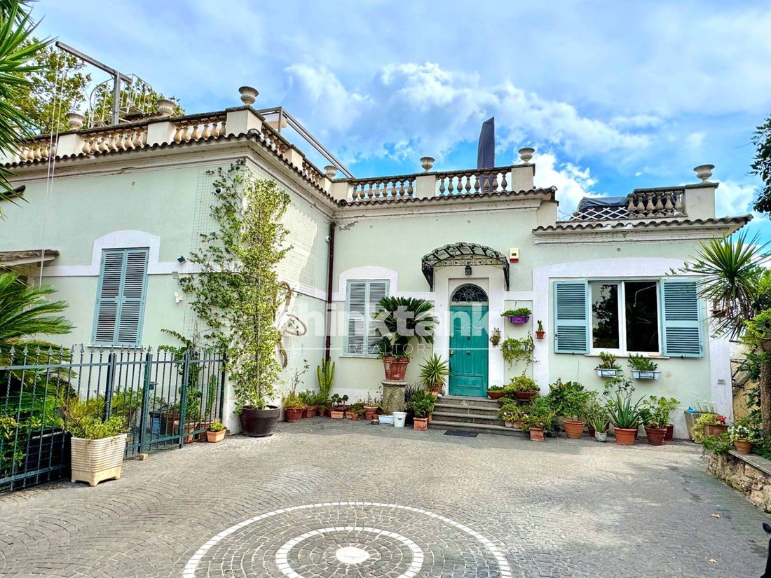 Appartement à Vendre à Castel Gandolfo Dans Castel Gandolfo, Latium ...