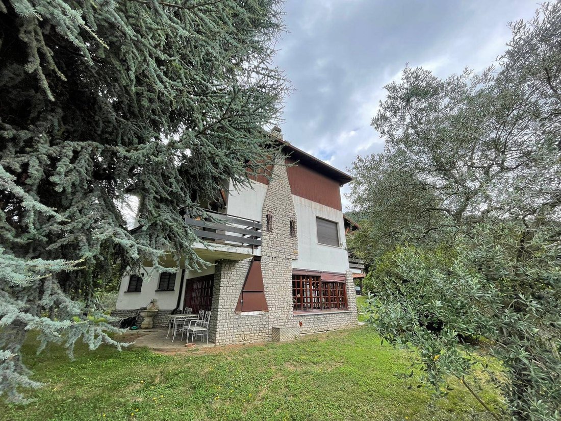 Villa In Vendita A Santa Maria Hoè In Santa Maria Hoe, Lombardy, Italy ...