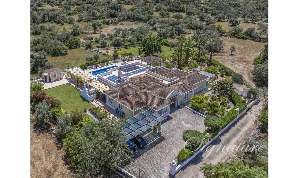 Luxury 4 Bedroom Single Storey In Santa Barbara De Nexe, Algarve ...