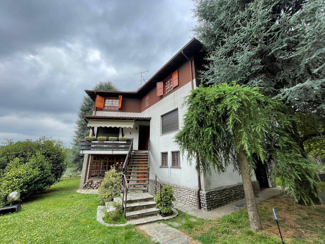 Villa In Vendita A Santa Maria Hoè In Santa Maria Hoe, Lombardy, Italy ...