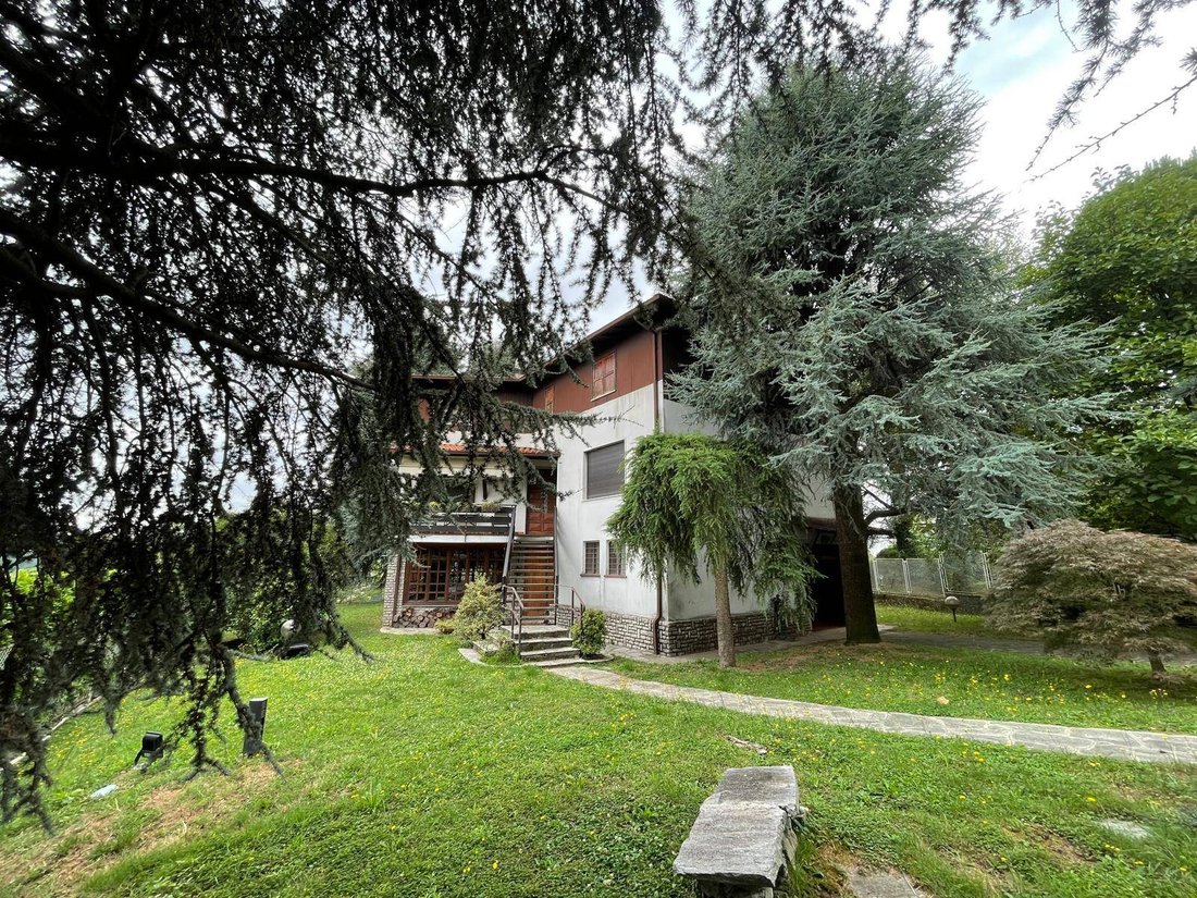 Villa In Vendita A Santa Maria Hoè In Santa Maria Hoe, Lombardy, Italy ...