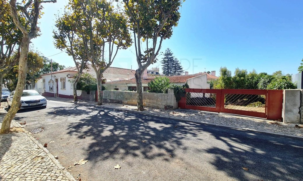 6 Bedroom Villa, Plot 915m2, Close To The Beach, In In Parede, Lisbon ...