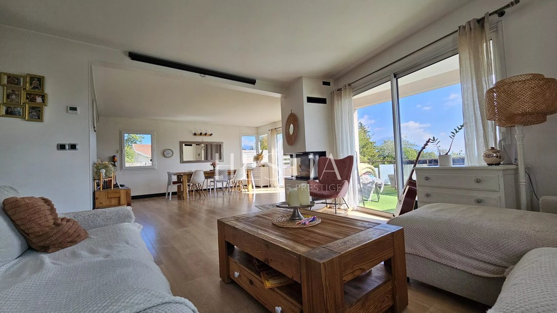 Annecy House In Annecy, Auvergne Rhône Alpes, France For Sale (16719398)