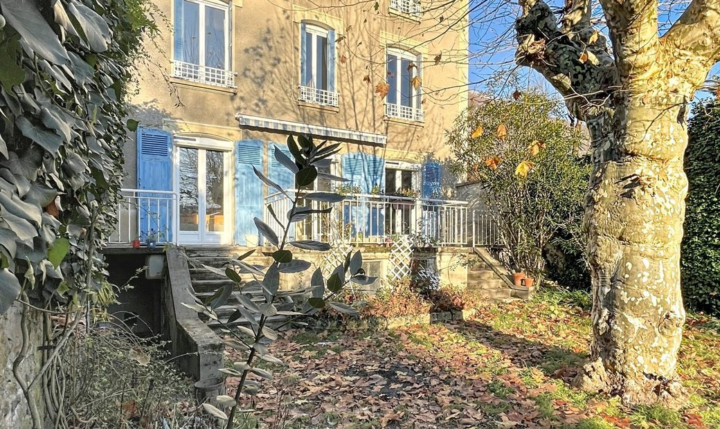 Maison La Tronche Dans La Tronche, Auvergne Rhône Alpes, France à ...