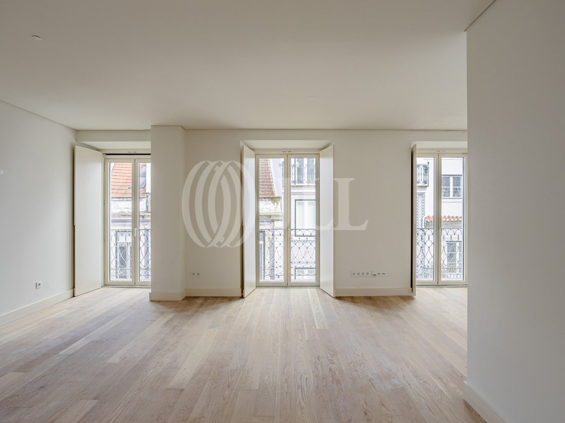 Apartamento De 2 Dormitorios En São Bento 21, En Misericordia, Lisboa ...