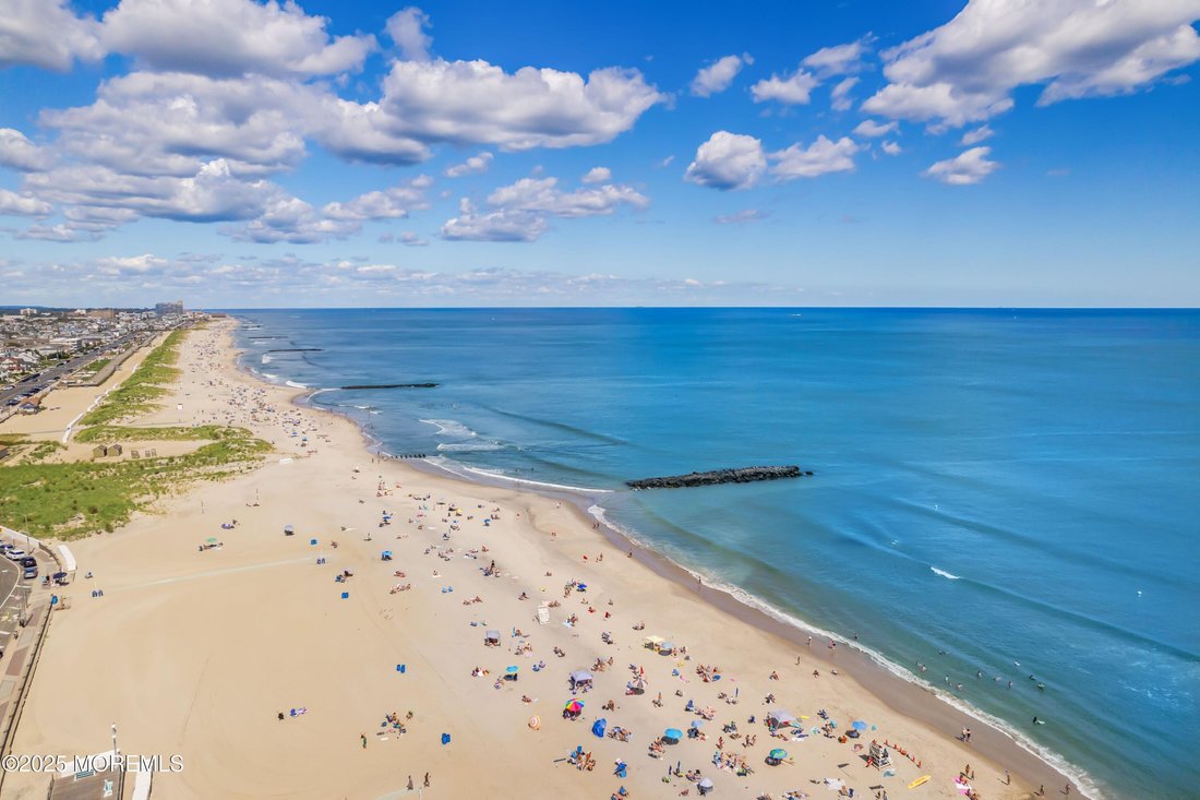 Single Family Residence In In Farmingdale, New Jersey, Vereinigte ...